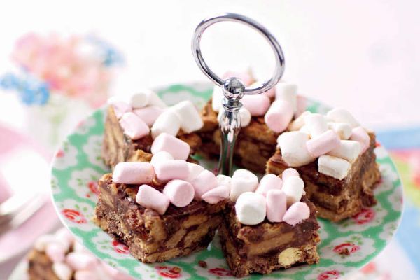 Recipe: It only takes 10 minutes to bake this chocolate biscuit cake ...
