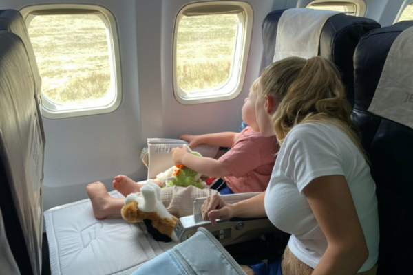 Travelling 101: Necessities for toddlers on long plane journeys ...
